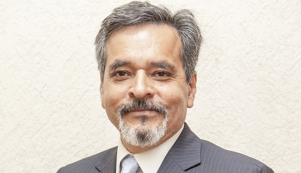 Dr. Enrique Chávez imparte conferencia en California