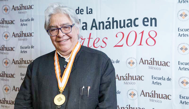 Reconocemos al escultor Sebastián con la Medalla Anáhuac en Artes