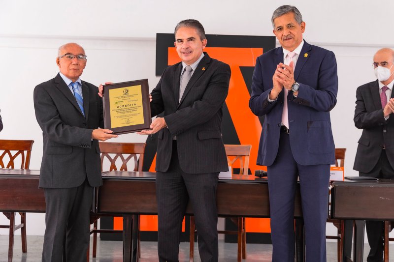 Acreditación COMAEM para la Escuela de Medicina